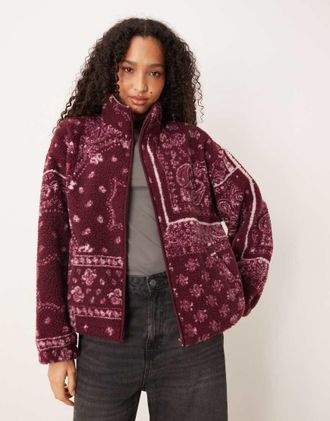Asos Polaire en imitation peau de mouton à fermeture éclair et imprimé bandana - Prune-Rouge