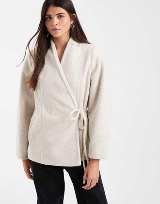 Vero Moda veste textur&eacute;e effet laine &agrave; nouer sur le c&ocirc;t&eacute; couleur avoine-Blanc