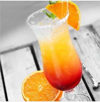 Wallario Glasbild Bunter Cocktail am Pool mit Hintergrund in schwarz weiß - 30 x 30 cm Wandbilder Glas in Premium-Qualität: Brillante Farben, freischwebende Op