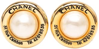 Chanel Ohrringe - Gold Plated Faux Pearl Round Clip on Earrings - Gr. unisize - in Gold - f&uuml;r Damen