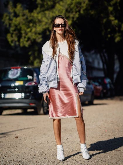 4 idées de look pour porter la soie avec style cet été