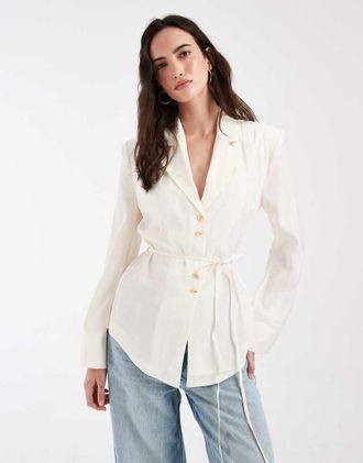 Asos blazer souple &agrave; &eacute;paulettes avec ceinture &agrave; nouer cr&egrave;me-Blanc