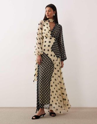 Asos Maxikleid mit mehrfarbigem Punktemuster, Wasserfallausschnitt und Schaldetail-Bunt