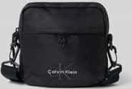 Calvin Klein Umh&auml;ngetasche mit Logo-Stitching Modell BOLD SQUARE CROSSBODY