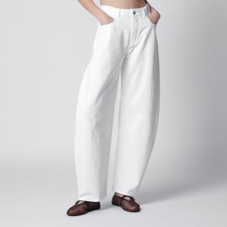 Alaia Jeans mit niedriger Taille aus wei&szlig;em Baumwoll-Denim