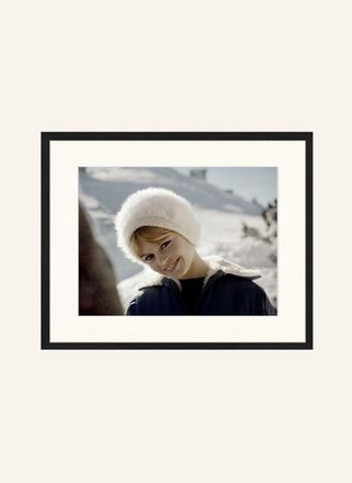 Liv Corday Wandbild Brigitte Bardot Winter Mit Rahmen schwarz