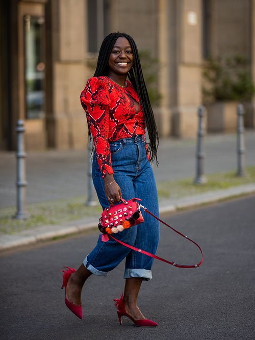 Lois Opoku look top rouge Lala Berlin