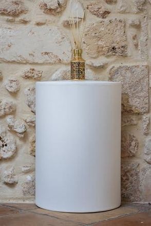 KLORIS Halbmondsäule Sweet Table Modell APP Display Regal Dekoration 22 x 45 cm Höhe 45 cm Farbe neutralweiß Made in Italy