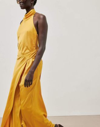 NA-KD Maxikleid in Senfgelb mit Neckholder und Wickeldetail