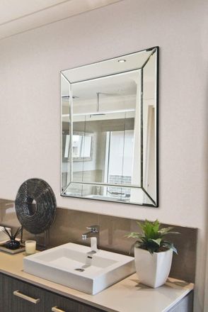 MirrorOutlet Großer venezianischer Wandspiegel mit schräg geschliffenen Kanten Big Wandspiegel New 2ft3 x 1ft11 68cm x 58cm