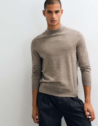 Mango Strickpullover mit hohem Kragen in Mushroom-Grau