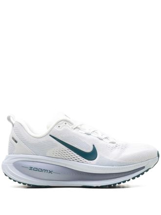 Nike baskets Vomero 18 Swoosh - Blanc