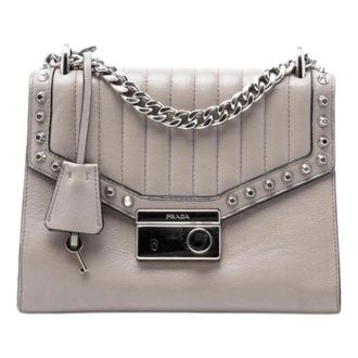 Prada Pre-owned Umh&auml;ngetasche mit Nieten und &Uuml;berschlag - - Pre-owned - Damen - Grau - ONE SIZE