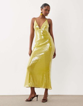 Asos Robe longue &agrave; sequins en verre avec d&eacute;collet&eacute; plongeant et bonnets couvrants - Citron vert