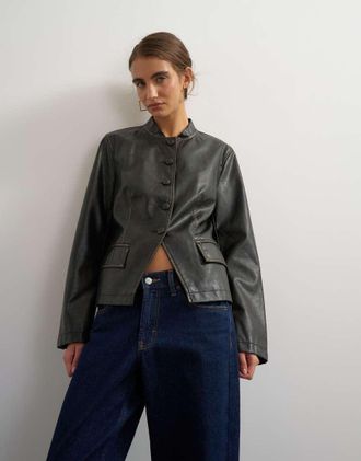 Topshop Blazer aus Kunstleder mit Knopfleiste in Schwarz