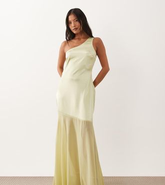 Tfnc Petite TFNC - Maxirock aus Chiffon und Satin in Limettengr&uuml;n mit One-Shoulder-Tr&auml;ger und Wasserfallausschnitt hinten