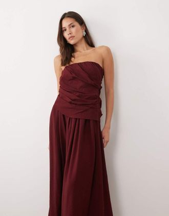 Asos Robe bandeau mi-longue drap&eacute;e devant - Rouge fonc&eacute;