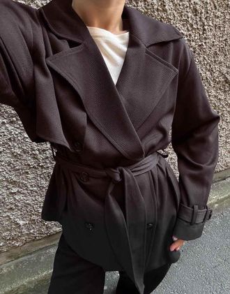 NA-KD trench-coat court ceintur&eacute; marron