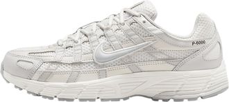Nike IF1756-100 W P-6000 SE Damen Summit White/Wolf Grey-VAST Grey EU 40.5