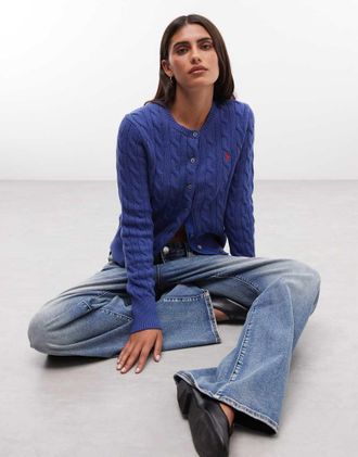 Polo Ralph Lauren gilet en maille torsad&eacute;e en coton &agrave; logo iconique bleu