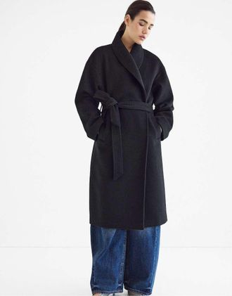Stradivarius manteau long en feutre ceintur&eacute; noir