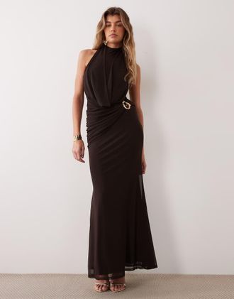Asos robe longue en mesh avec d&eacute;tails m&eacute;talliques et superposition col b&eacute;nitier chocolat-Marron