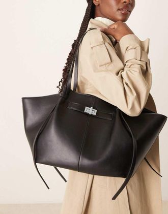 Gina Tricot Gina Tricot - Mittelgro&szlig;e Tragetasche aus Kunstleder in Schwarz mit Riemen und Clutch mit goldfarbenem Detail