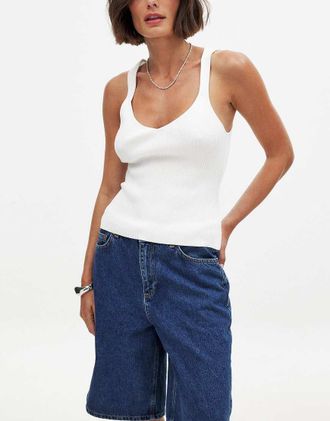 NA-KD Weite Jeansshorts in Mittelblau mit niedrigem Bund