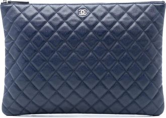Chanel Clutches - Large Quilted Caviar O Case Clutch - Gr. unisize - in Blau - f&uuml;r Damen