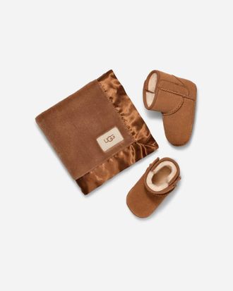 UGG Classic Boot und Lovey Decke f&uuml;r Kinder in Brown, Gr&ouml;&szlig;e Fleece/Wildleder