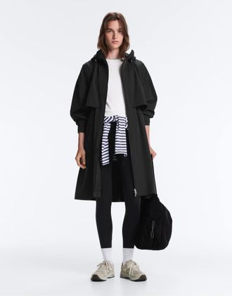 Oysho lange, extra leichte, wasserdichte 10k-Jacke in Schwarz