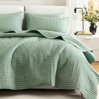 Comfort Spaces Kienna Steppdecken-Set, luxuri&ouml;se doppelseitige N&auml;hte, Sommerdecke, leicht, weich, f&uuml;r alle Jahreszeiten, passender Kissenbezug, Salbeigr&uuml;n, Decke f&uuml;r