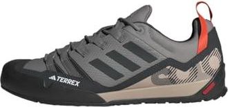 adidas Unisex Chaussure de randonnée Terrex Swift Solo 2.0, Charcoal Solid Grey/Carbon/Wonder Beige, 41 1/3