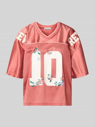Review Trikot mit Label-Prints und V-Ausschnitt
