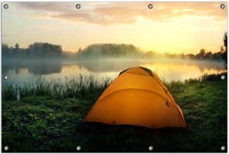 Wallario Outdoor-Poster f&uuml;r Garten oder Balkon Morgend&auml;mmerung am Seeufer, Motivbanner Gr&ouml;&szlig;e: ca. 100 x 150 cm, Outdoor-Bild
