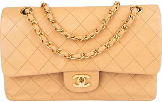 Chanel Crossbody Bags - Chanel Quilted Lambskin 24K Gold Medium Double Fla - Gr. unisize - in Beige - f&uuml;r Damen