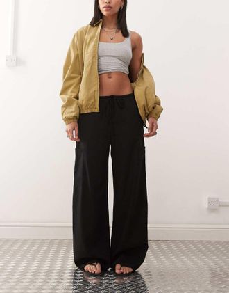 Weekday Adisa - Cargohose in Schwarz mit weitem Schnitt