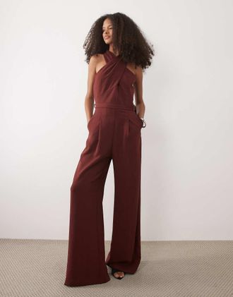 Mango Neckholder-Jumpsuit in kr&auml;ftigem Rot mit G&uuml;rtel und verdrehtem Detail