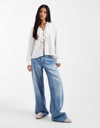 Vero Moda Blouse bohème à volants nouée à lavant - Blanc