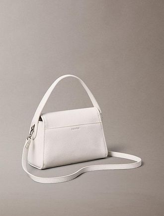 Calvin Klein Sac &agrave; bandouli&egrave;re en cuir grain&eacute;