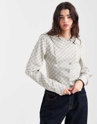 Daisy Street Hellgrau karierte Hemdbluse mit geschwungener Knopfleiste