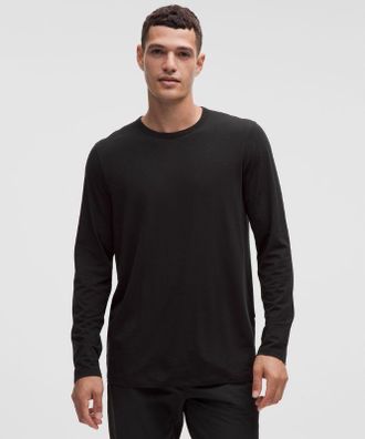 lululemon Mile Maker Langarmshirt aus einer f&uuml;r M&auml;nner - Merinowollmischung - Gr&ouml;&szlig;e XL in Black