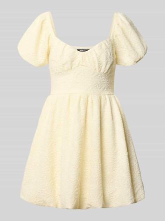 Gina Tricot Minikleid mit floralem Loch-Stitching