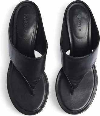 NA-KD Chaussures &agrave; bride large avec petit talon en cuir - Noir