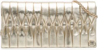 Chanel sac port&eacute; &eacute;paule CC &agrave; design m&eacute;tallis&eacute; (2006-2008)