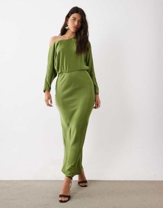 Asos Maxikleid mit &uuml;berschnittenen Schultern in Olivgr&uuml;n