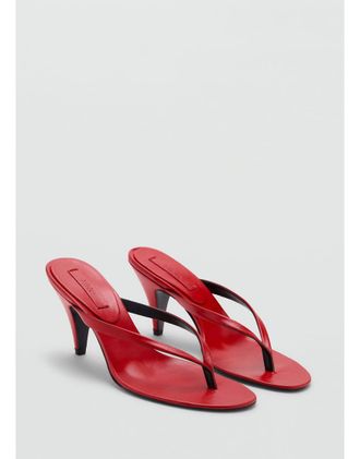 Mango x Hailey Bieber - Sandales &agrave; talon en pur cuir avec entredoigt - Rouge