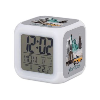 Fabulous Wecker W&uuml;rfel beleuchtet Grau - New York Collage Amerika Reise Postkarte - 7,8 x 7,8 x 7,8 cm - Retro Beleuchtung Mehrfarbig LED