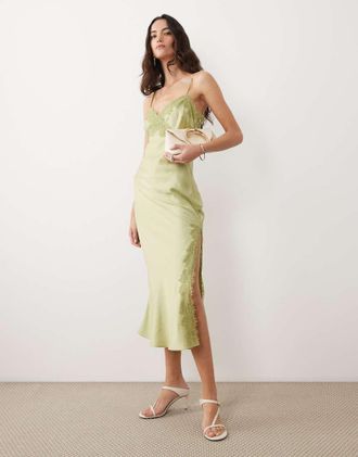 New Look Robe nuisette mi-longue bord&eacute;e de dentelle - Vert clair
