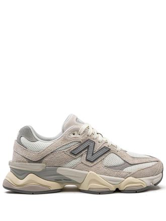 New Balance 9060 Sneakers aus Wildleder - Nude